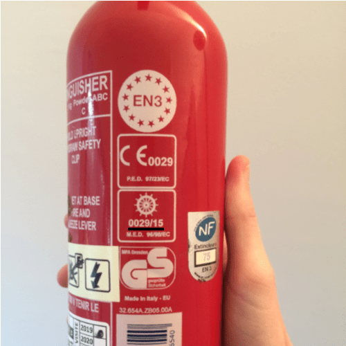 Entretenir son extincteur de bateau